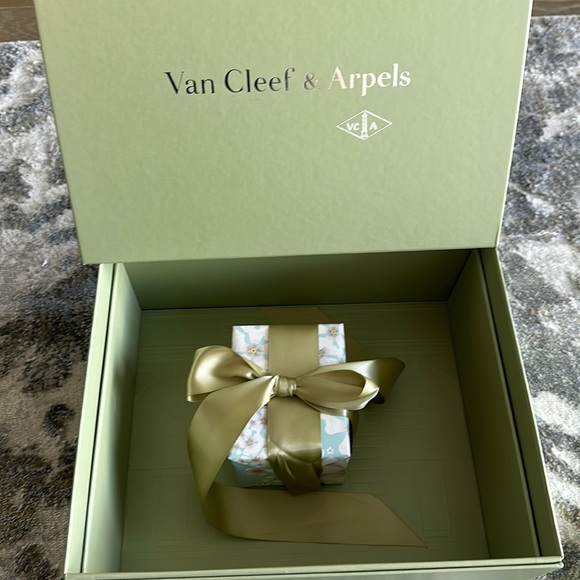 Van Cleef & Arpels | Jewelry | Candle Box Gift Set Van Cleef Arpels ...